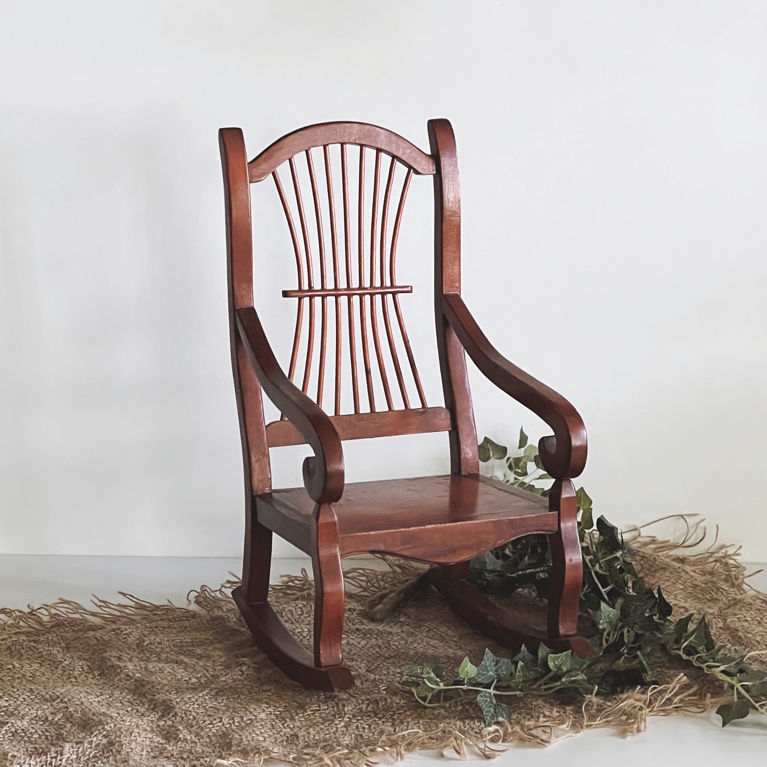 Wooden Posing Rocking Chair Newborn Photography – Beautiful Photo Props